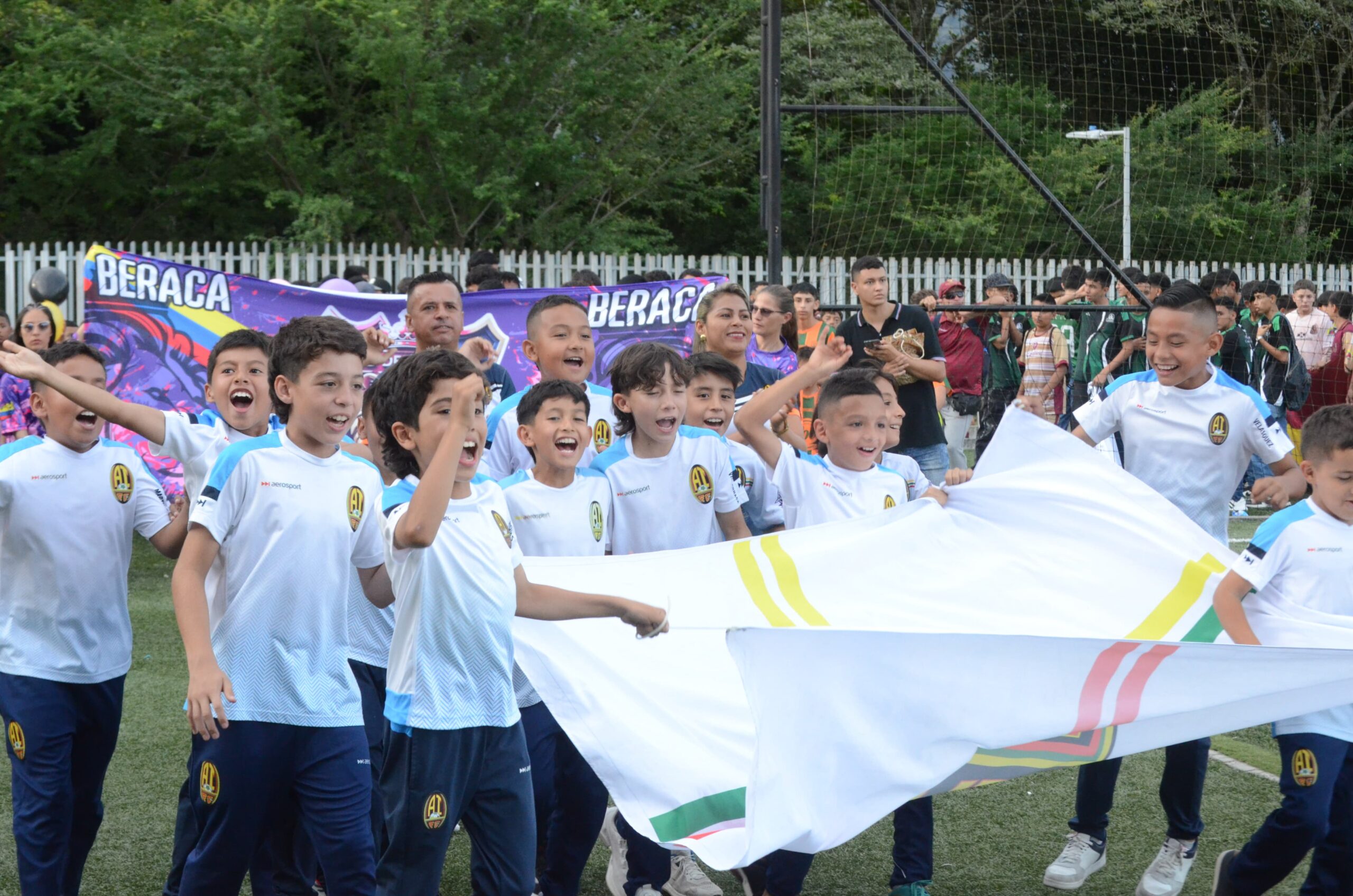 Comenzó la Copa Capital Musical de Fútbol con emociones, goles y ...